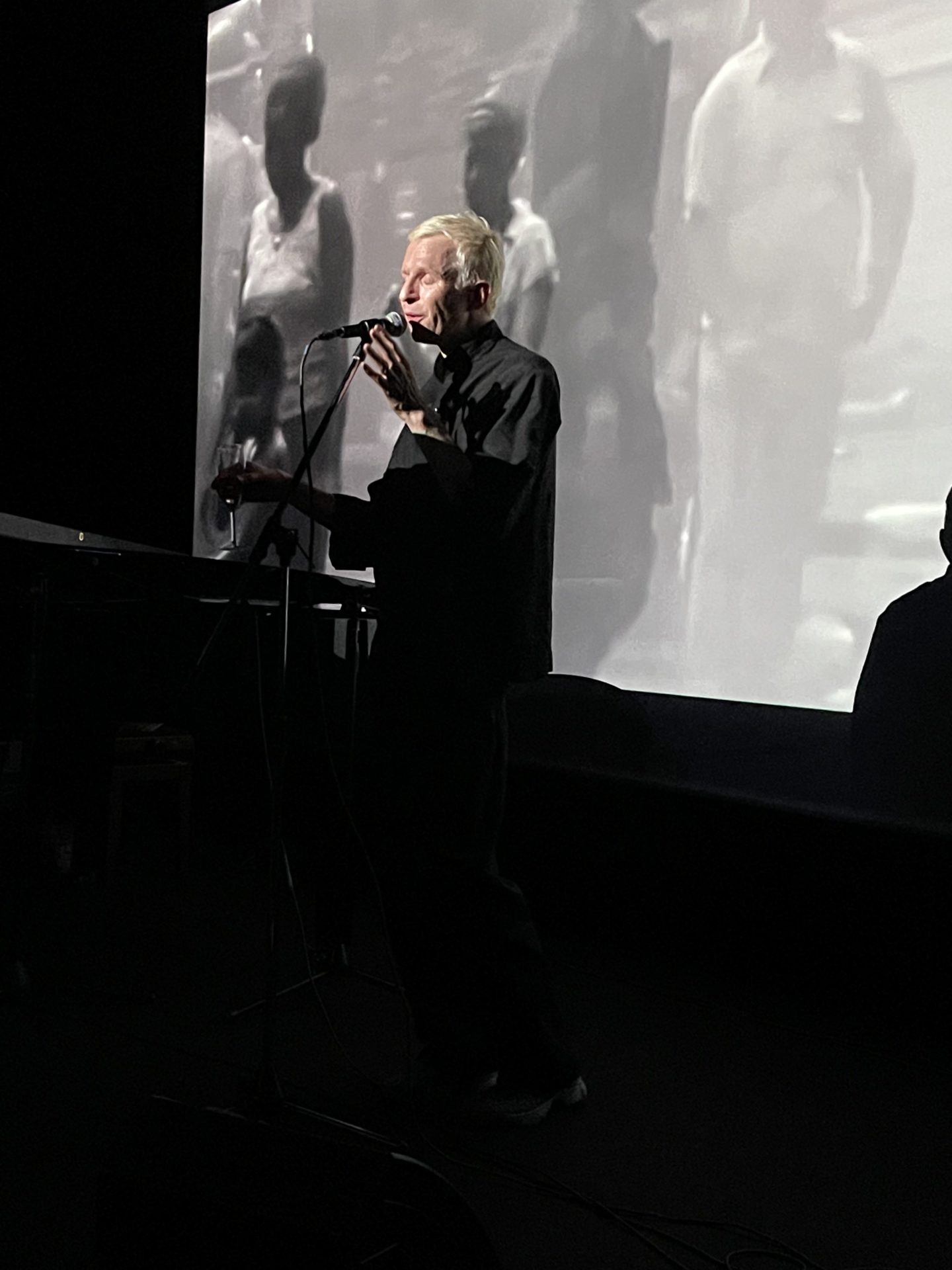 Jay-Jay performance – A Shaded View on Fashion